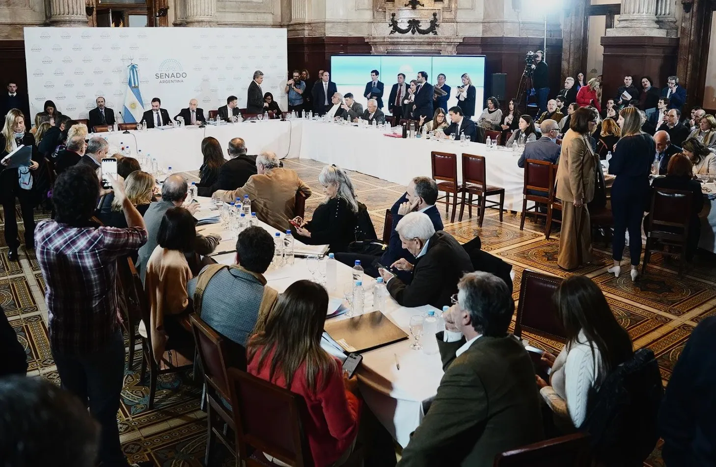 El Oficialismo Logró El Dictamen Para La Ley Bases 8320